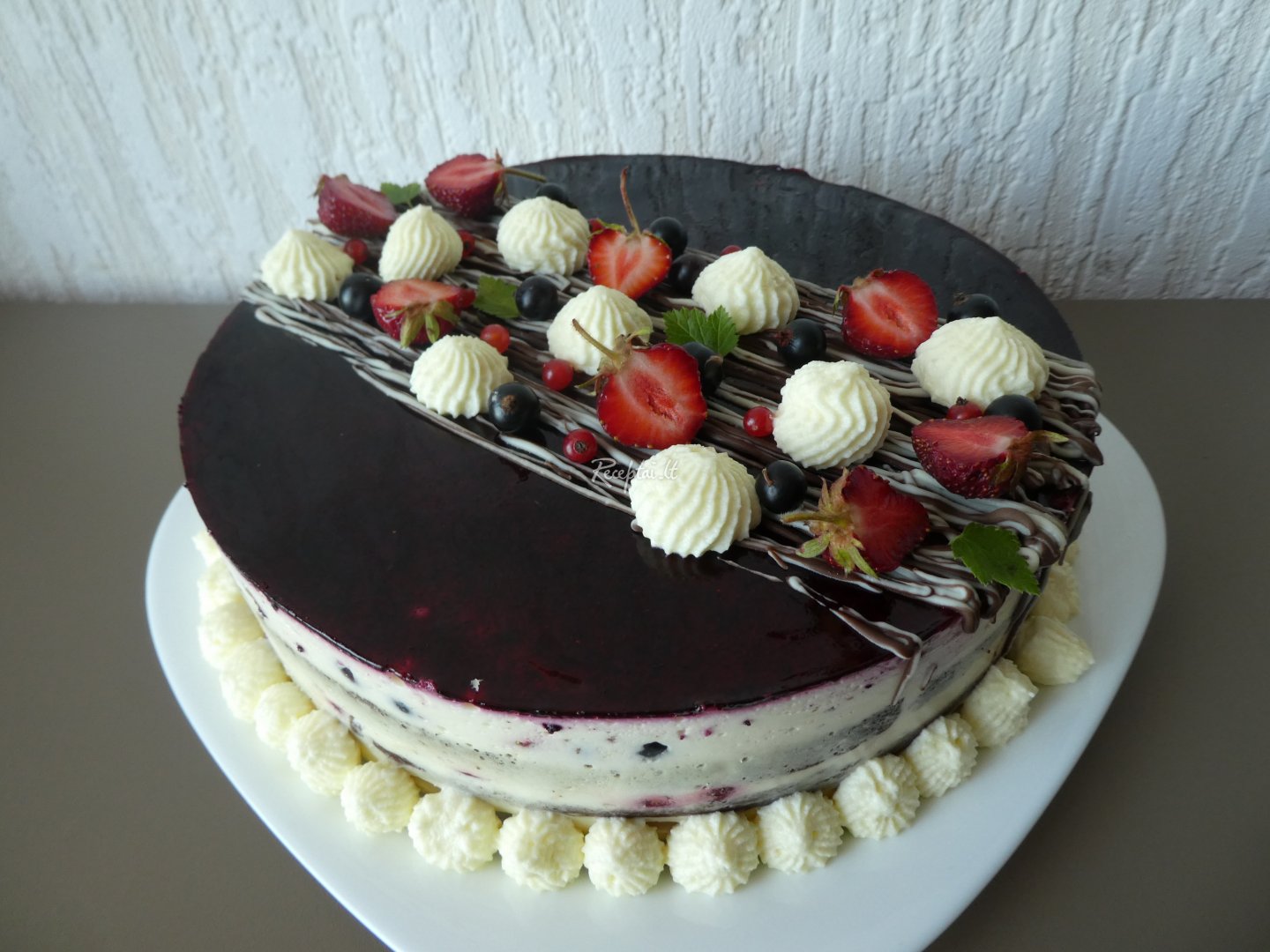 Jogurtinis tortas su vasaros uogomis - receptas | Receptai.lt Jogurtinis tortas su vasaros uogomis - receptas | Receptai.lt