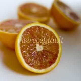 Nevirtas apelsinų džemas su riešutais, džiovintomis uogomis bei juodąja ...